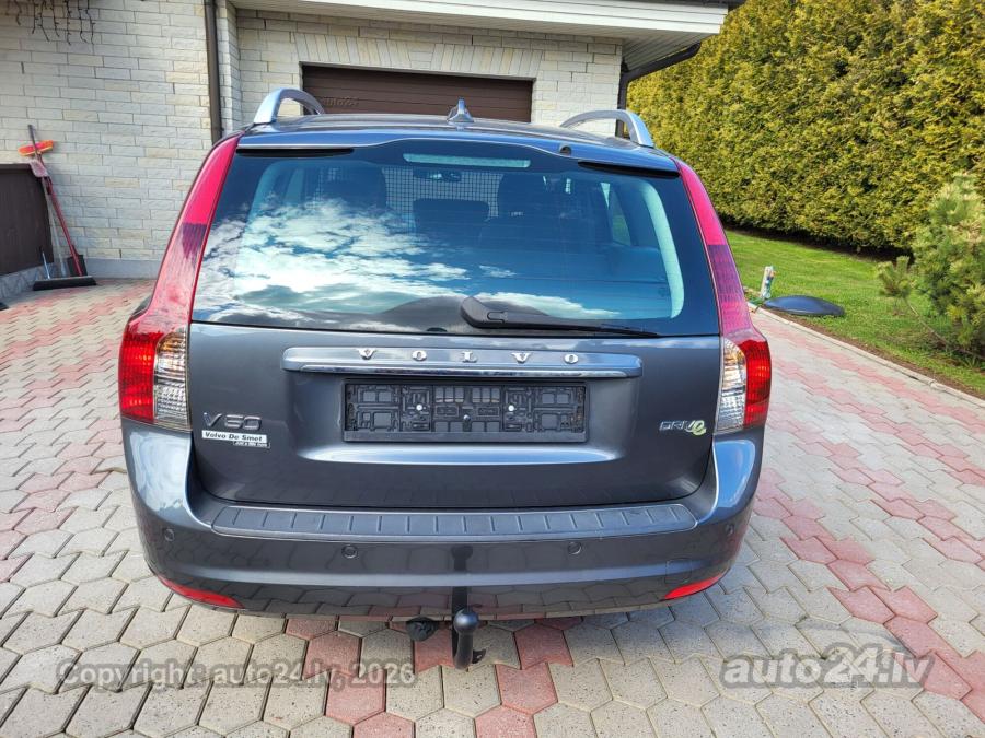 Grey Volvo V50 2012 in Tallinn, with an engine capacity of 1.60 L and mileage of 195 thousand km for 4999 €, photo 13 on AUTOMOTO.COM.LV