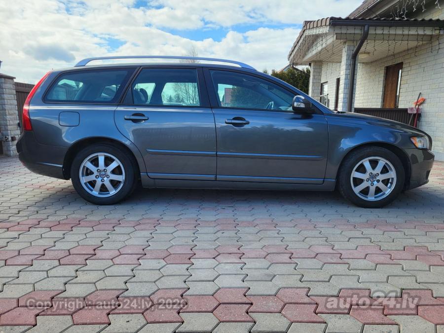 Grey Volvo V50 2012 in Tallinn, with an engine capacity of 1.60 L and mileage of 195 thousand km for 4999 €, photo 14 on AUTOMOTO.COM.LV