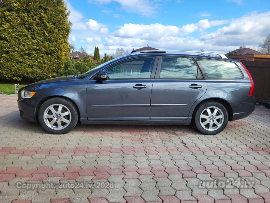 Grey Volvo V50 2012 in Tallinn, with an engine capacity of 1.60 L and mileage of 195 thousand km for 4999 €, photo 15 on AUTOMOTO.COM.LV