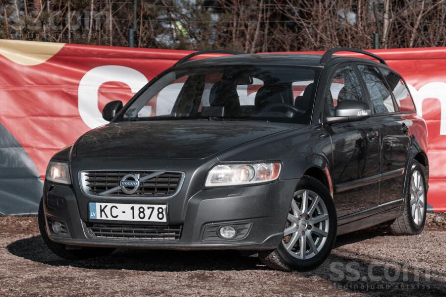 Grey Volvo V50 2012 in Riga, with an engine capacity of 1.60 L and mileage of 411 thousand km for 3900 €, photo 1 on AUTOMOTO.COM.LV