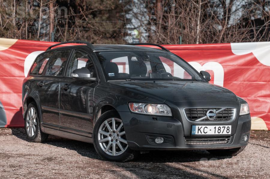 Grey Volvo V50 2012 in Riga, with an engine capacity of 1.60 L and mileage of 411 thousand km for 3900 €, photo 3 on AUTOMOTO.COM.LV