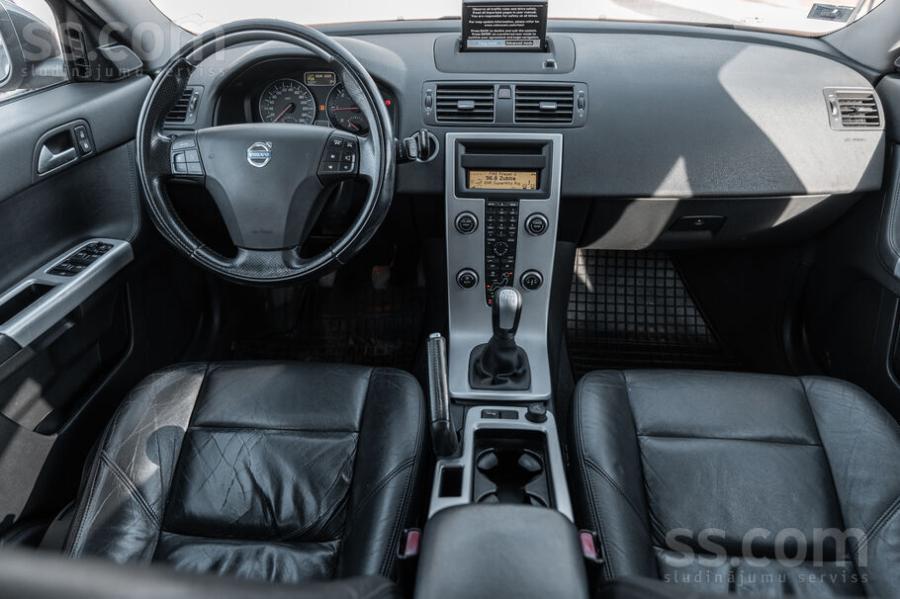 Grey Volvo V50 2012 in Riga, with an engine capacity of 1.60 L and mileage of 411 thousand km for 3900 €, photo 6 on AUTOMOTO.COM.LV