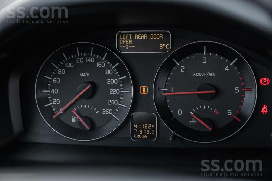 Grey Volvo V50 2012 in Riga, with an engine capacity of 1.60 L and mileage of 411 thousand km for 3900 €, photo 12 on AUTOMOTO.COM.LV