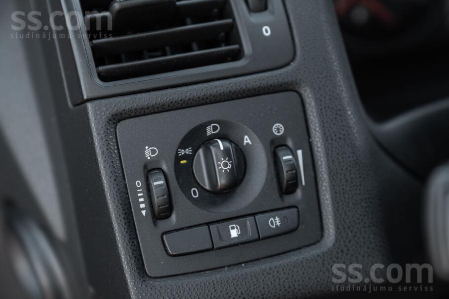 Grey Volvo V50 2012 in Riga, with an engine capacity of 1.60 L and mileage of 411 thousand km for 3900 €, photo 16 on AUTOMOTO.COM.LV