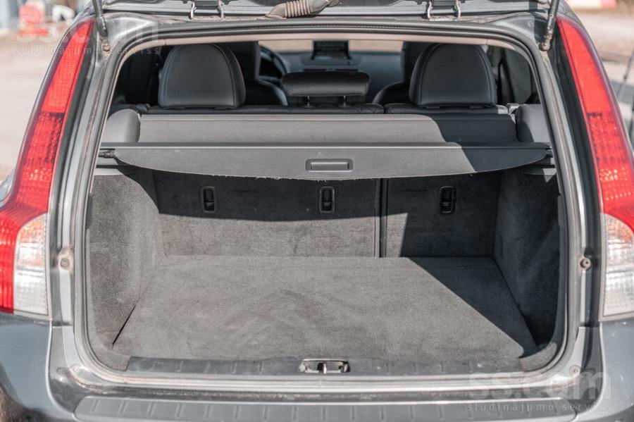 Grey Volvo V50 2012 in Riga, with an engine capacity of 1.60 L and mileage of 411 thousand km for 3900 €, photo 18 on AUTOMOTO.COM.LV