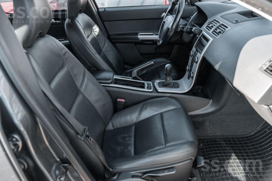Grey Volvo V50 2012 in Riga, with an engine capacity of 1.60 L and mileage of 411 thousand km for 3900 €, photo 19 on AUTOMOTO.COM.LV