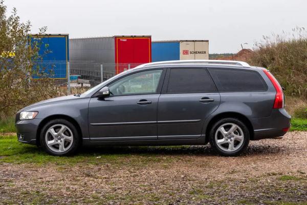 Grey Volvo V50 2012 in Riga, with an engine capacity of 2.00 L and mileage of 236 thousand km for 6700 €, photo 7 on AUTOMOTO.COM.LV
