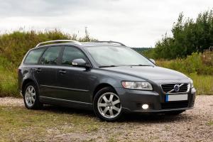 Pelēks Volvo V50 2012 Rīga, ar dzinēja tilpumu 1.60 L un nobraukumu 260 tūkst. km par 4995 €, foto  vietnē AUTOMOTO.COM.LV