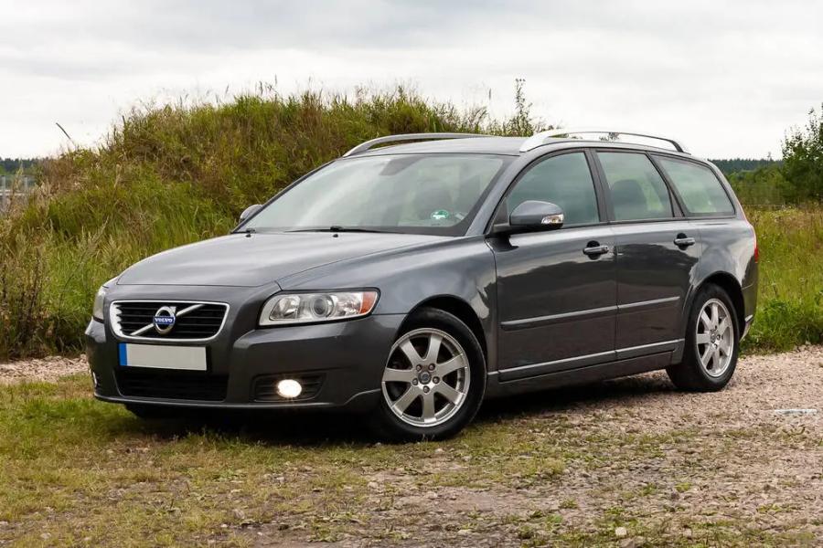 Pelēks Volvo V50 2012 Rīga, ar dzinēja tilpumu 1.60 L un nobraukumu 260 tūkst. km par 4995 €, foto 4 vietnē AUTOMOTO.COM.LV