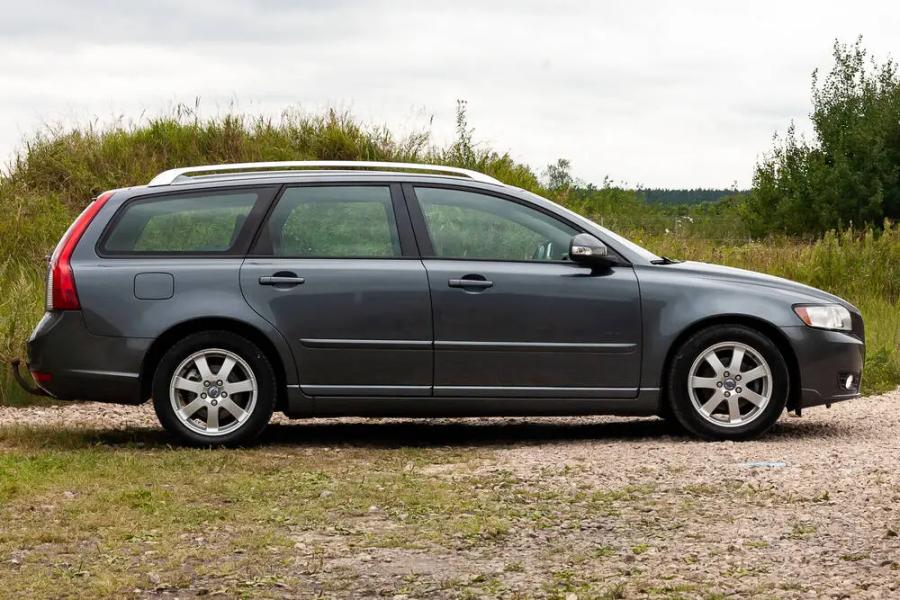 Pelēks Volvo V50 2012 Rīga, ar dzinēja tilpumu 1.60 L un nobraukumu 260 tūkst. km par 4995 €, foto 7 vietnē AUTOMOTO.COM.LV
