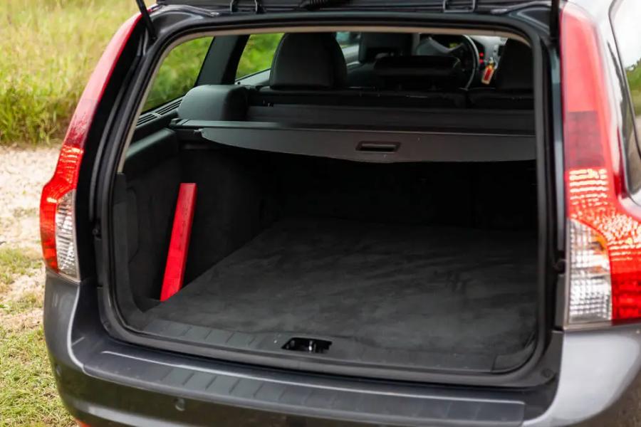 Pelēks Volvo V50 2012 Rīga, ar dzinēja tilpumu 1.60 L un nobraukumu 260 tūkst. km par 4995 €, foto 9 vietnē AUTOMOTO.COM.LV