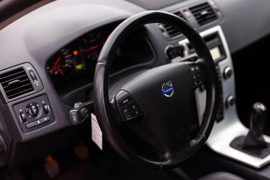 Pelēks Volvo V50 2012 Rīga, ar dzinēja tilpumu 1.60 L un nobraukumu 260 tūkst. km par 4995 €, foto 18 vietnē AUTOMOTO.COM.LV