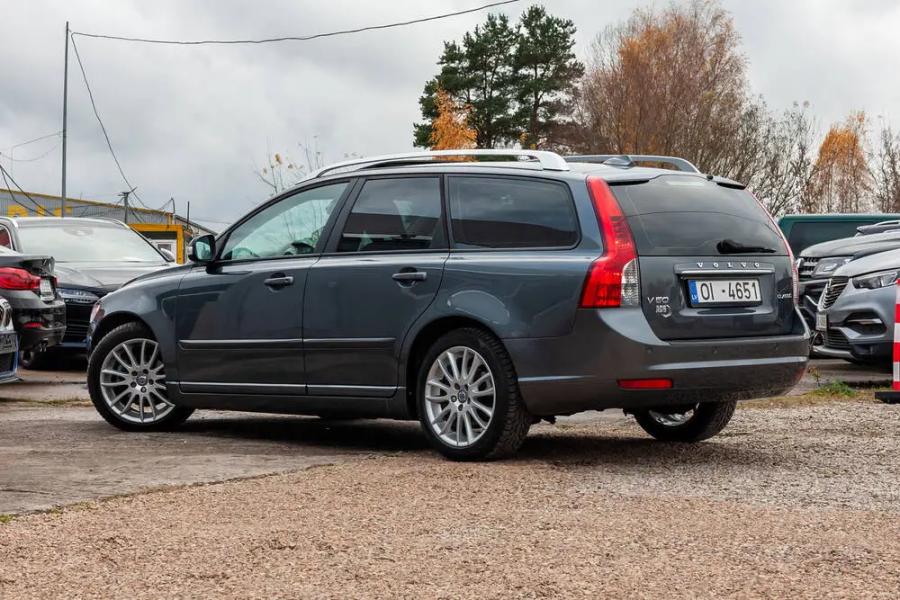 Pelēks Volvo V50 2012 Rīga, ar dzinēja tilpumu 1.60 L un nobraukumu 147 tūkst. km par 5995 €, foto 3 vietnē AUTOMOTO.COM.LV