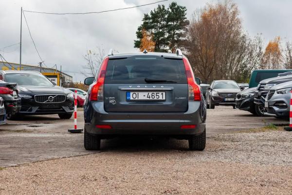 Grey Volvo V50 2012 in Riga, with an engine capacity of 1.60 L and mileage of 147 thousand km for 5995 €, photo 5 on AUTOMOTO.COM.LV