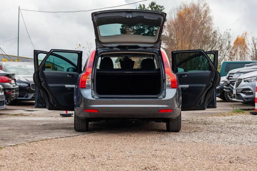 Pelēks Volvo V50 2012 Rīga, ar dzinēja tilpumu 1.60 L un nobraukumu 147 tūkst. km par 5995 €, foto 7 vietnē AUTOMOTO.COM.LV