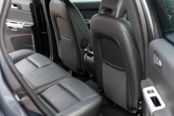 Grey Volvo V50 2012 in Riga, with an engine capacity of 1.60 L and mileage of 147 thousand km for 5995 €, photo 8 on AUTOMOTO.COM.LV