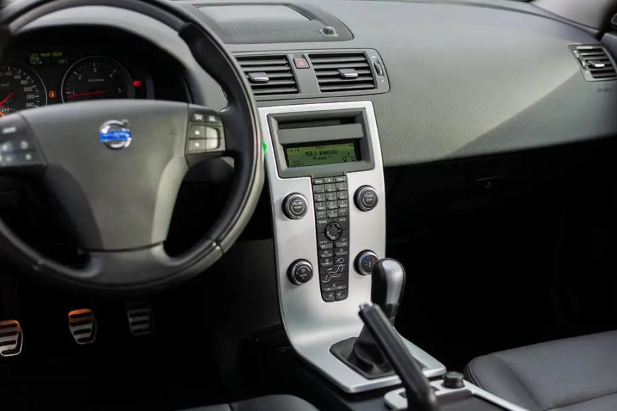 Pelēks Volvo V50 2012 Rīga, ar dzinēja tilpumu 1.60 L un nobraukumu 147 tūkst. km par 5995 €, foto 25 vietnē AUTOMOTO.COM.LV