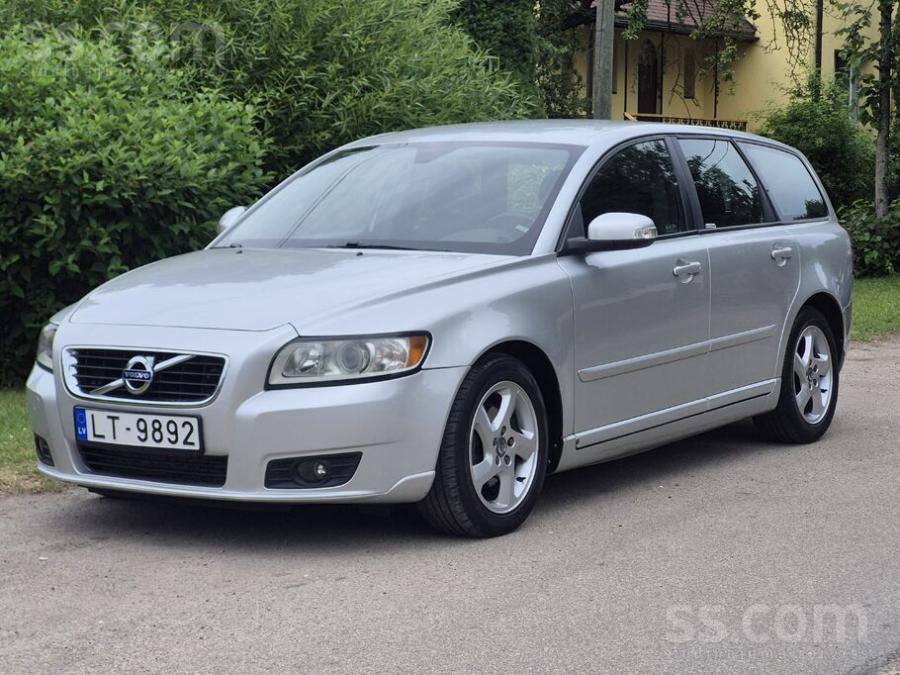 Pelēks Volvo V50 2012 Rīga, ar dzinēja tilpumu 1.60 L un nobraukumu 240 tūkst. km par 3400 €, foto 1 vietnē AUTOMOTO.COM.LV