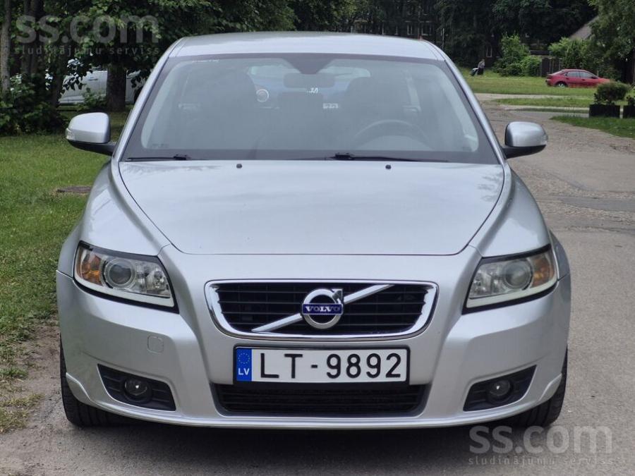 Pelēks Volvo V50 2012 Rīga, ar dzinēja tilpumu 1.60 L un nobraukumu 240 tūkst. km par 3400 €, foto 3 vietnē AUTOMOTO.COM.LV