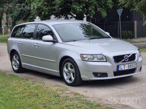 Pelēks Volvo V50 2012 Rīga, ar dzinēja tilpumu 1.60 L un nobraukumu 240 tūkst. km par 3400 €, foto 4 vietnē AUTOMOTO.COM.LV
