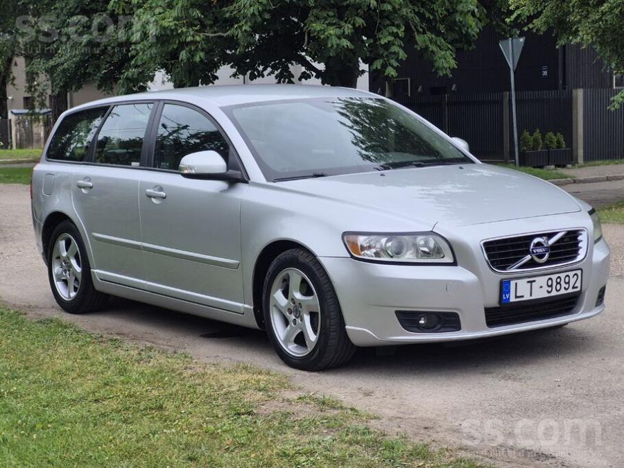 Pelēks Volvo V50 2012 Rīga, ar dzinēja tilpumu 1.60 L un nobraukumu 240 tūkst. km par 3400 €, foto 4 vietnē AUTOMOTO.COM.LV
