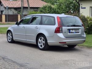 Pelēks Volvo V50 2012 Rīga, ar dzinēja tilpumu 1.60 L un nobraukumu 240 tūkst. km par 3400 €, foto 6 vietnē AUTOMOTO.COM.LV