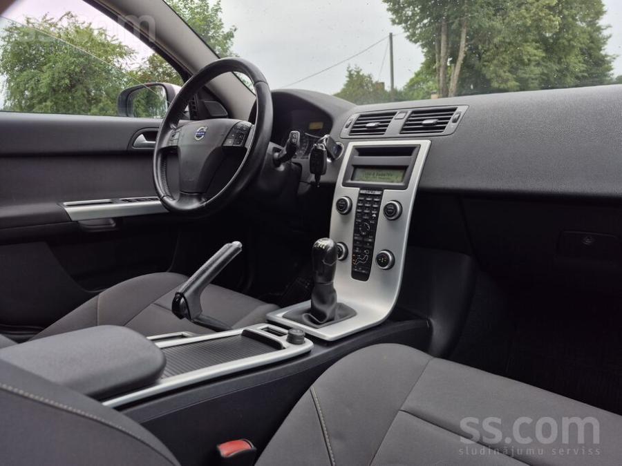Pelēks Volvo V50 2012 Rīga, ar dzinēja tilpumu 1.60 L un nobraukumu 240 tūkst. km par 3400 €, foto 7 vietnē AUTOMOTO.COM.LV