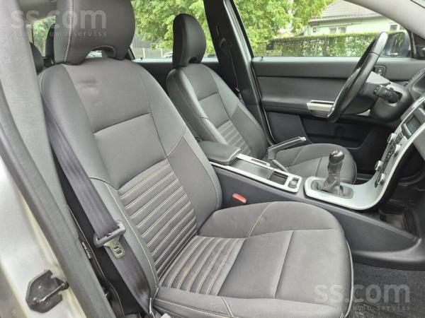 Grey Volvo V50 2012 in Riga, with an engine capacity of 1.60 L and mileage of 240 thousand km for 3400 €, photo 9 on AUTOMOTO.COM.LV