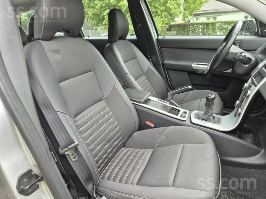 Pelēks Volvo V50 2012 Rīga, ar dzinēja tilpumu 1.60 L un nobraukumu 240 tūkst. km par 3400 €, foto 10 vietnē AUTOMOTO.COM.LV