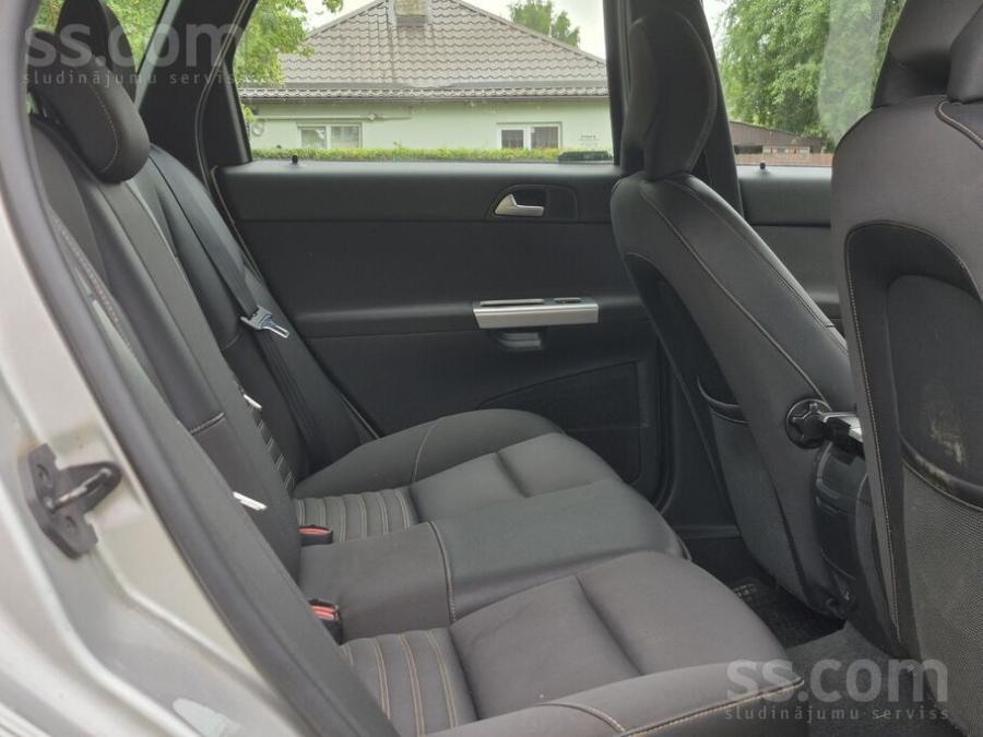 Pelēks Volvo V50 2012 Rīga, ar dzinēja tilpumu 1.60 L un nobraukumu 240 tūkst. km par 3400 €, foto 13 vietnē AUTOMOTO.COM.LV