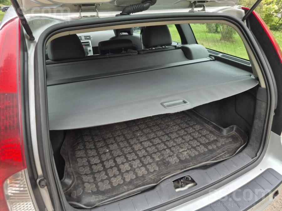 Pelēks Volvo V50 2012 Rīga, ar dzinēja tilpumu 1.60 L un nobraukumu 240 tūkst. km par 3400 €, foto 14 vietnē AUTOMOTO.COM.LV