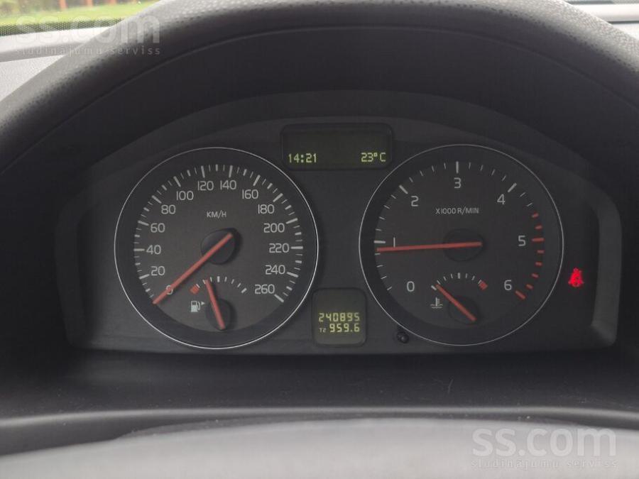 Pelēks Volvo V50 2012 Rīga, ar dzinēja tilpumu 1.60 L un nobraukumu 240 tūkst. km par 3400 €, foto 15 vietnē AUTOMOTO.COM.LV