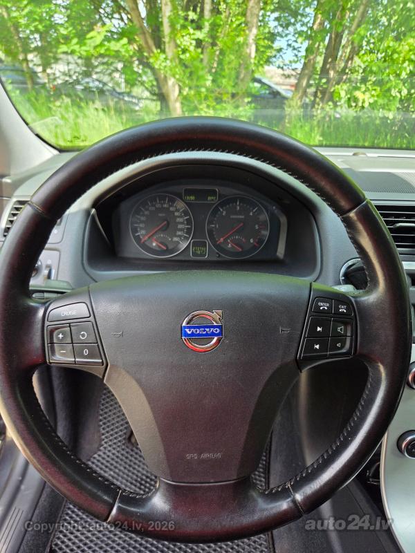 Grey Volvo V50 2012 in Tallinn, with an engine capacity of 1.60 L and mileage of 274 thousand km for 3900 €, photo 8 on AUTOMOTO.COM.LV
