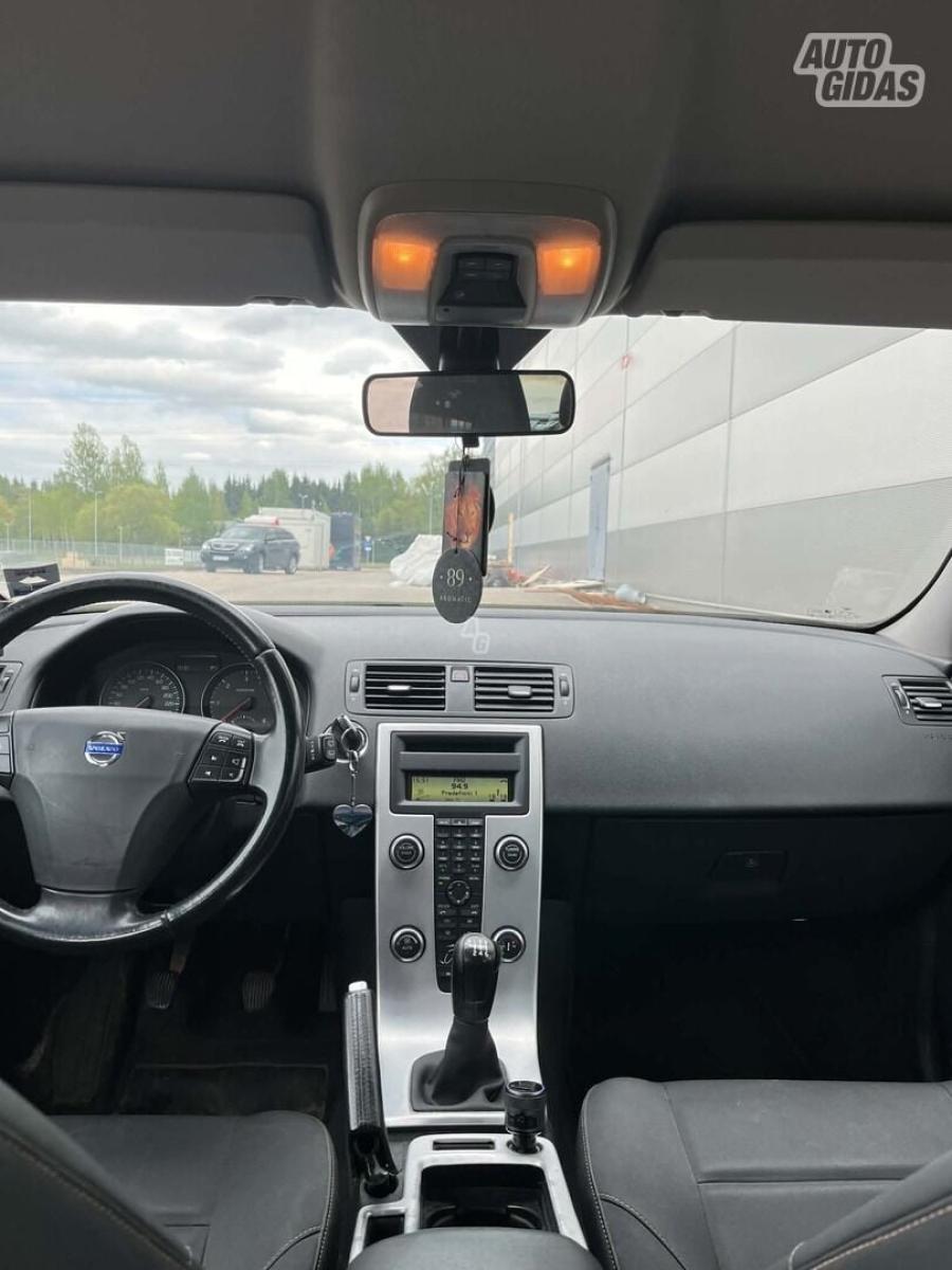 Grey Volvo V50 2012 in Siauliai, with an engine capacity of 1.60 L and mileage of 278 thousand km for 3500 €, photo 4 on AUTOMOTO.COM.LV