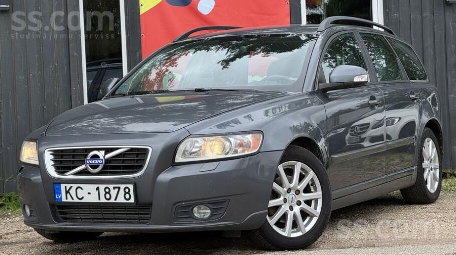 Pelēks Volvo V50 2012 Rīga, ar dzinēja tilpumu 1.60 L un nobraukumu 0 tūkst. km par 2990 €, foto 1 vietnē AUTOMOTO.COM.LV
