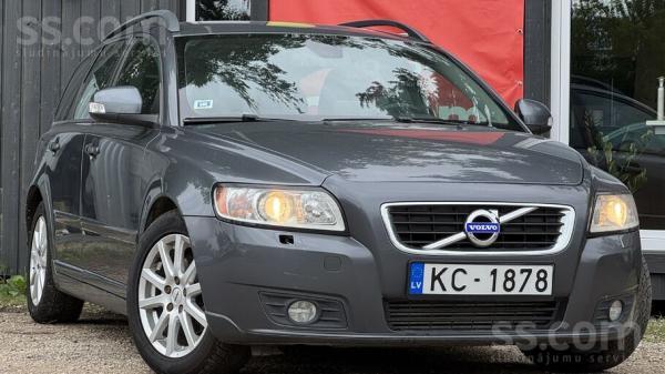 Pelēks Volvo V50 2012 Rīga, ar dzinēja tilpumu 1.60 L un nobraukumu 0 tūkst. km par 2990 €, foto 2 vietnē AUTOMOTO.COM.LV
