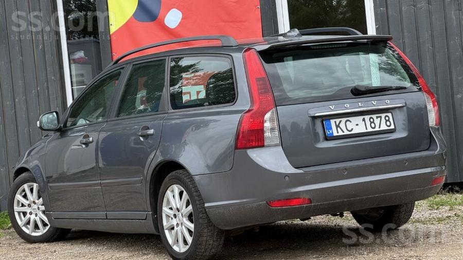 Pelēks Volvo V50 2012 Rīga, ar dzinēja tilpumu 1.60 L un nobraukumu 0 tūkst. km par 2990 €, foto 4 vietnē AUTOMOTO.COM.LV