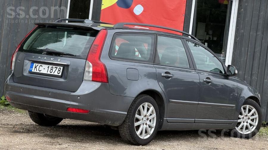Pelēks Volvo V50 2012 Rīga, ar dzinēja tilpumu 1.60 L un nobraukumu 0 tūkst. km par 2990 €, foto 5 vietnē AUTOMOTO.COM.LV