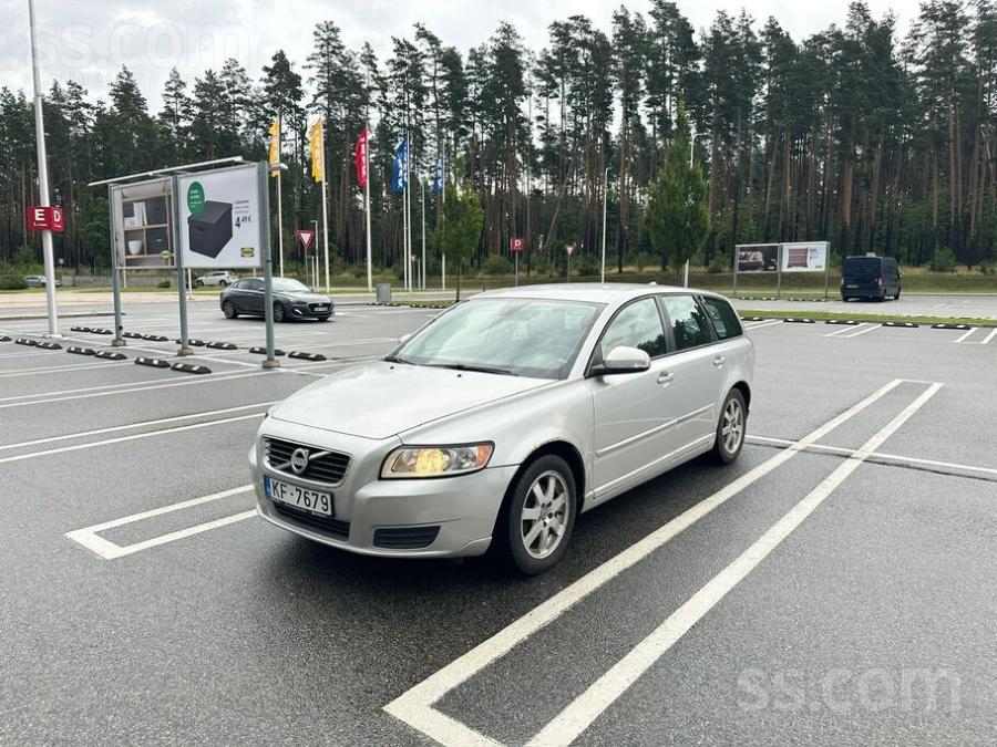 Pelēks Volvo V50 2012 Rīga, ar dzinēja tilpumu 1.60 L un nobraukumu 196 tūkst. km par 2350 €, foto 2 vietnē AUTOMOTO.COM.LV
