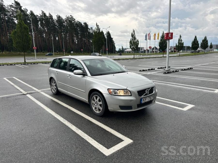 Pelēks Volvo V50 2012 Rīga, ar dzinēja tilpumu 1.60 L un nobraukumu 196 tūkst. km par 2350 €, foto 3 vietnē AUTOMOTO.COM.LV