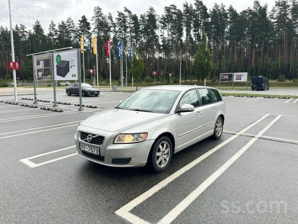 Grey Volvo V50 2012 in Riga, with an engine capacity of 1.60 L and mileage of 196 thousand km for 2200 €, photo 1 on AUTOMOTO.COM.LV