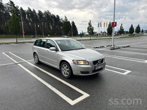 Grey Volvo V50 2012 in Riga, with an engine capacity of 1.60 L and mileage of 196 thousand km for 2200 €, photo 2 on AUTOMOTO.COM.LV