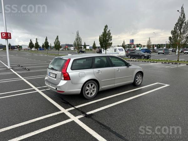 Grey Volvo V50 2012 in Riga, with an engine capacity of 1.60 L and mileage of 196 thousand km for 2200 €, photo 3 on AUTOMOTO.COM.LV