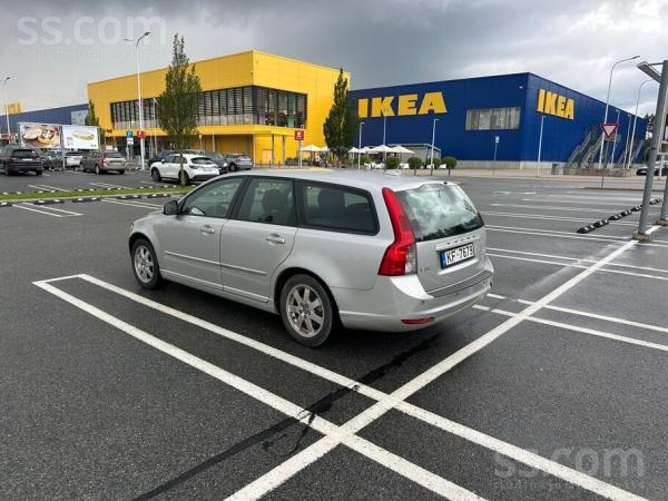 Grey Volvo V50 2012 in Riga, with an engine capacity of 1.60 L and mileage of 196 thousand km for 2200 €, photo 4 on AUTOMOTO.COM.LV