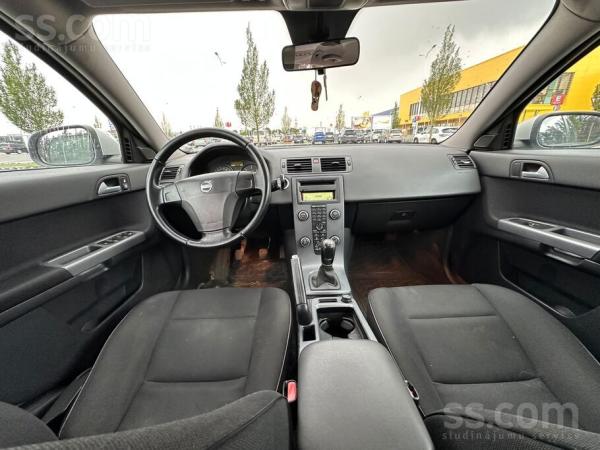 Grey Volvo V50 2012 in Riga, with an engine capacity of 1.60 L and mileage of 196 thousand km for 2200 €, photo 5 on AUTOMOTO.COM.LV
