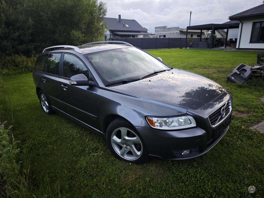 Grey Volvo V50 2012 in Utena, with an engine capacity of 1.56 L and mileage of 223 thousand km for 3450 €, photo 1 on AUTOMOTO.COM.LV