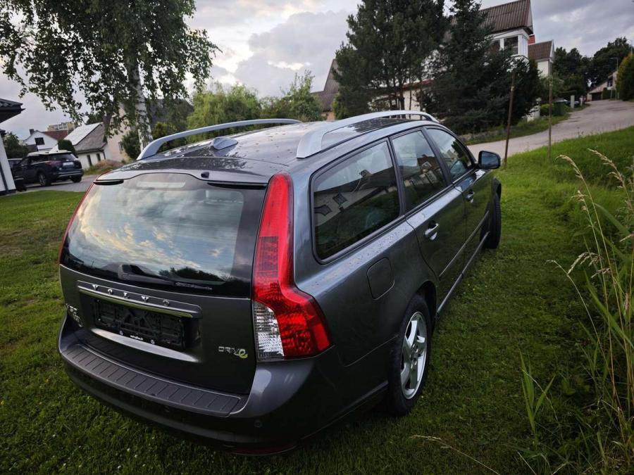 Grey Volvo V50 2012 in Utena, with an engine capacity of 1.56 L and mileage of 223 thousand km for 3450 €, photo 5 on AUTOMOTO.COM.LV