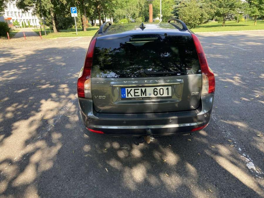 Grey Volvo V50 2012 in Vilnius, with an engine capacity of 1.56 L and mileage of 279 thousand km for 2699 €, photo 6 on AUTOMOTO.COM.LV