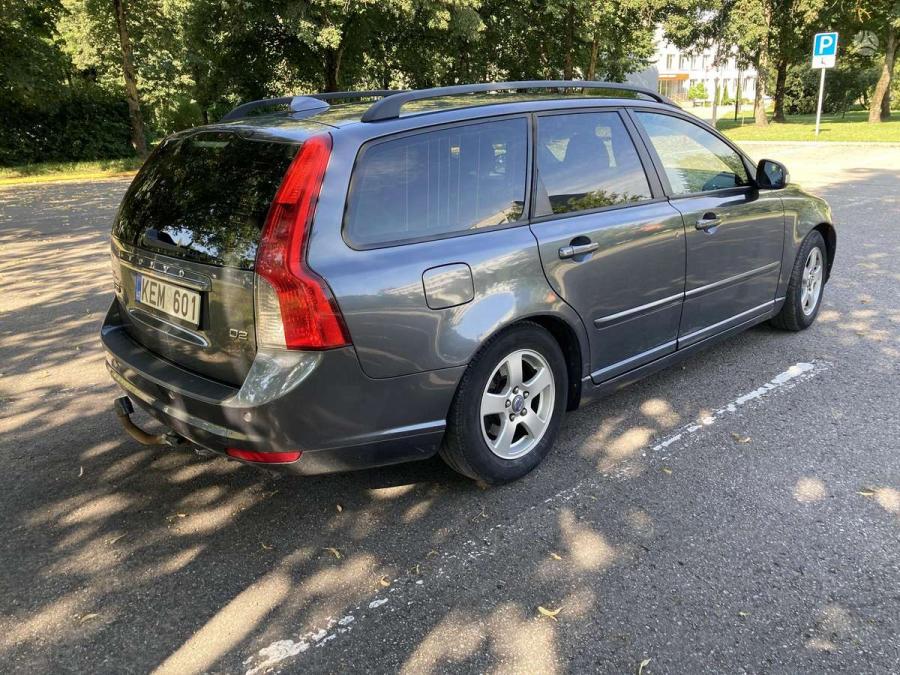Grey Volvo V50 2012 in Vilnius, with an engine capacity of 1.56 L and mileage of 279 thousand km for 2699 €, photo 7 on AUTOMOTO.COM.LV