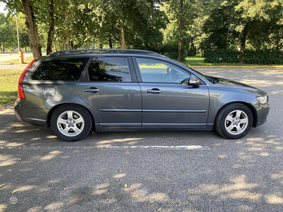 Grey Volvo V50 2012 in Vilnius, with an engine capacity of 1.56 L and mileage of 279 thousand km for 2699 €, photo 8 on AUTOMOTO.COM.LV